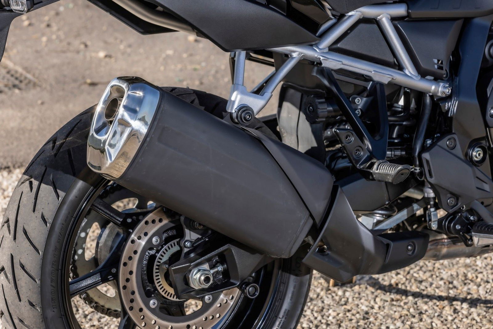 Prova Suzuki V-Strom 800SE: pregi, difetti e caratteristiche - RED Live