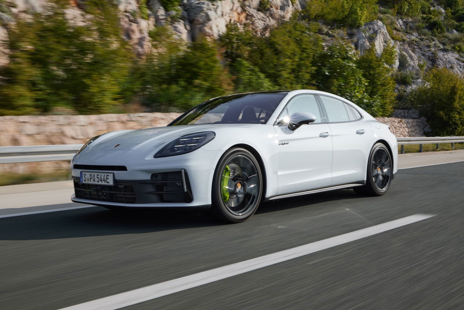 Porsche: entrano in listino due nuove Panamera plug-in - RED Live
