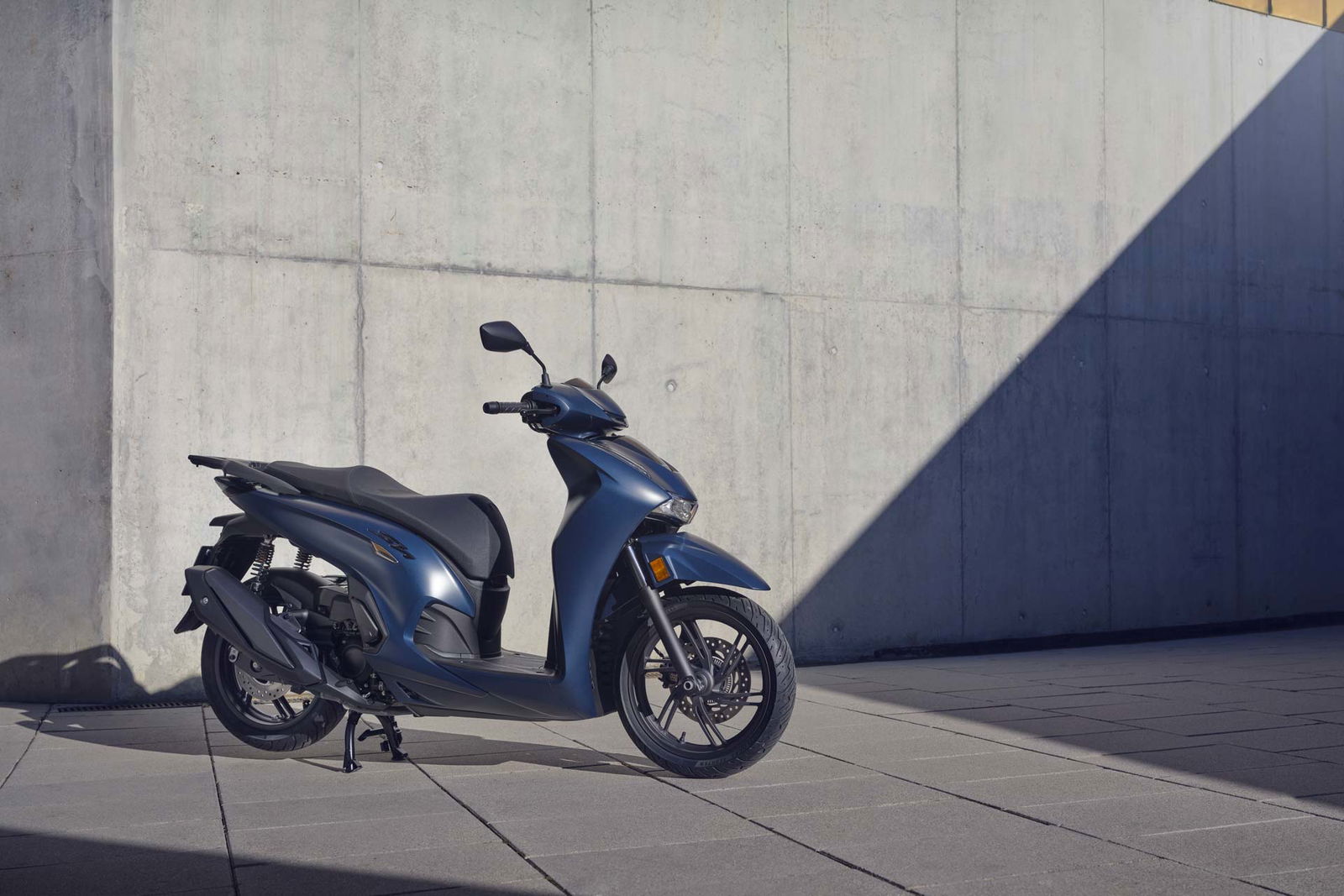 Honda SH350i 2025: affinamenti per restare al top - RED Live