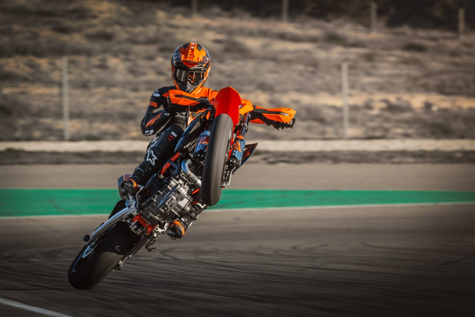 KTM 690 SMC R 2026: l'ammiraglia - RED Live